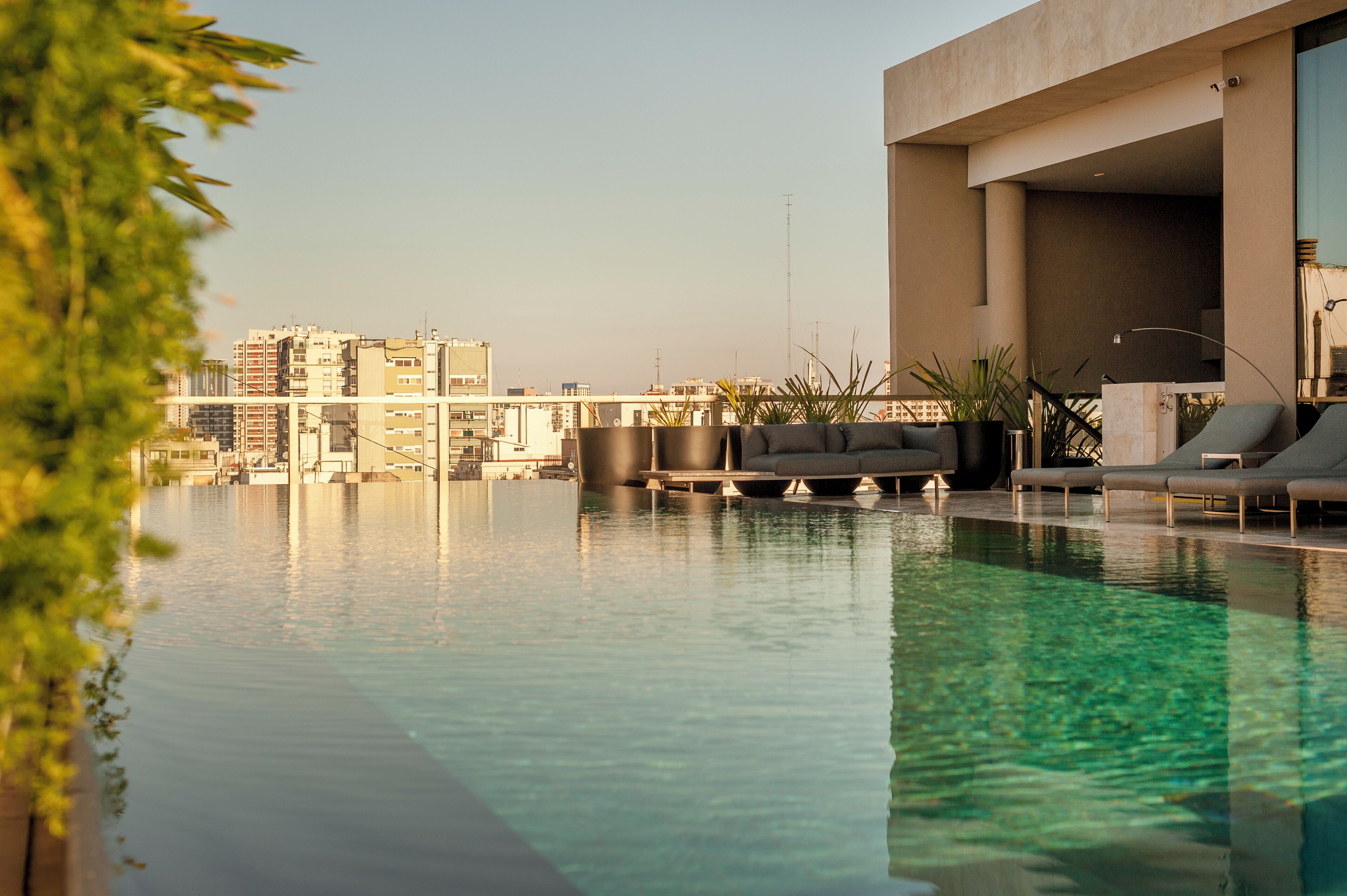Piscina interior, piscina exterior sazonal 