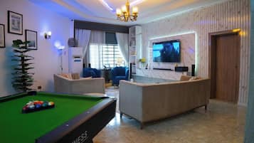 Apartamento Deluxe, varanda, Vista para a cidade | Sala de estar