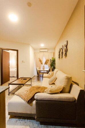 Smart TV 55 polegadas com canais digitais, Netflix, Hulu