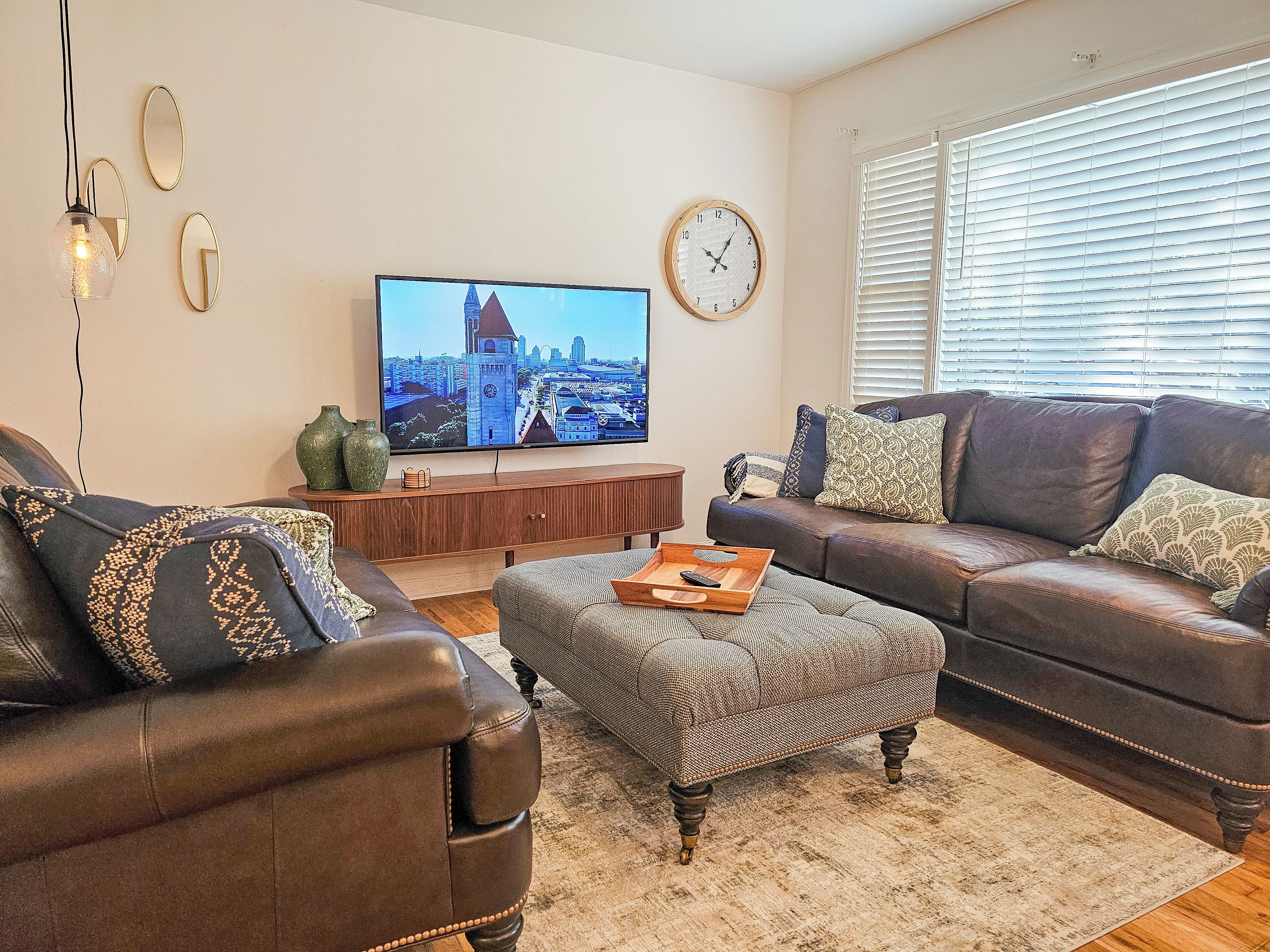 Cozy & Charming 3-bedroom Cottage In Springfield - Great Location! Pet Friendly! - Ozark, MO