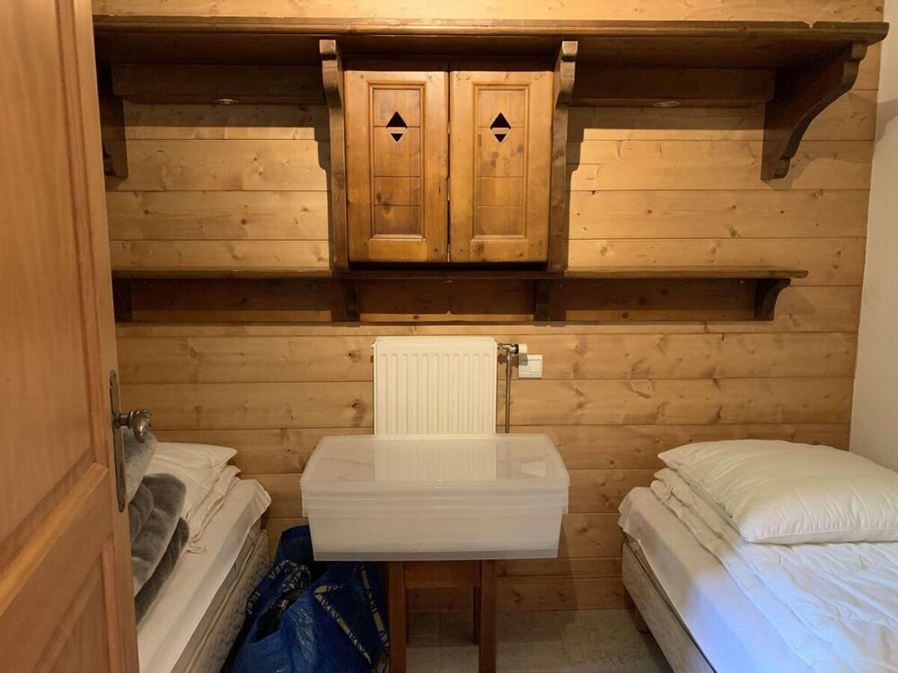 150m from ski lifts, 2nd floor, swimming pool, ski locker, 65m² ...