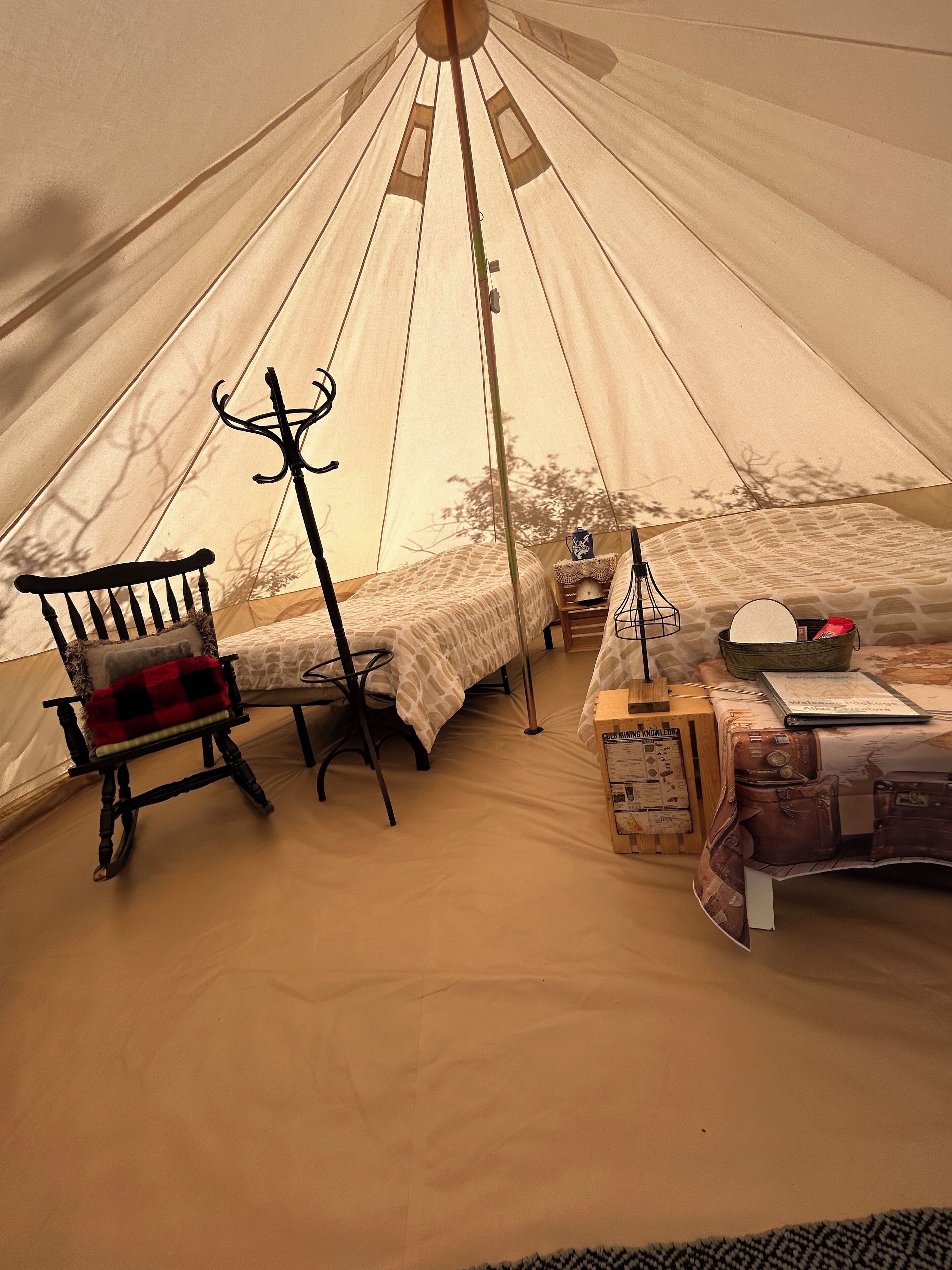 #Y1 Fossil Retreat Yurt- 2 Double Beds- Pet Friendly - Drumheller