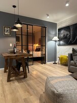 Apartamento Júnior | Sala de estar | TV de ecrã plano 