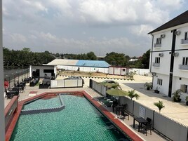 2 piscinas exteriores 