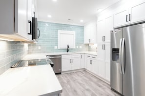 Casa | Cozinha privada | Um frigorífico, um micro-ondas, um forno, uma placa de cozinha