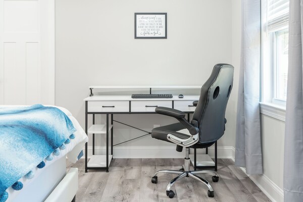 King Beds Hot Tub Arcade Grill & Firepit - Winston-Salem, NC