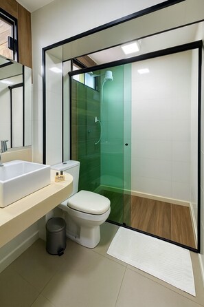 Quarto família | Banheiro | Toalhas de banho, sabonete, papel higiênico