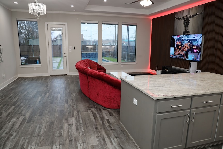 Spacious 4-bedroom Private Pool Villa Close To Downtown Dallas - Dallas, TX