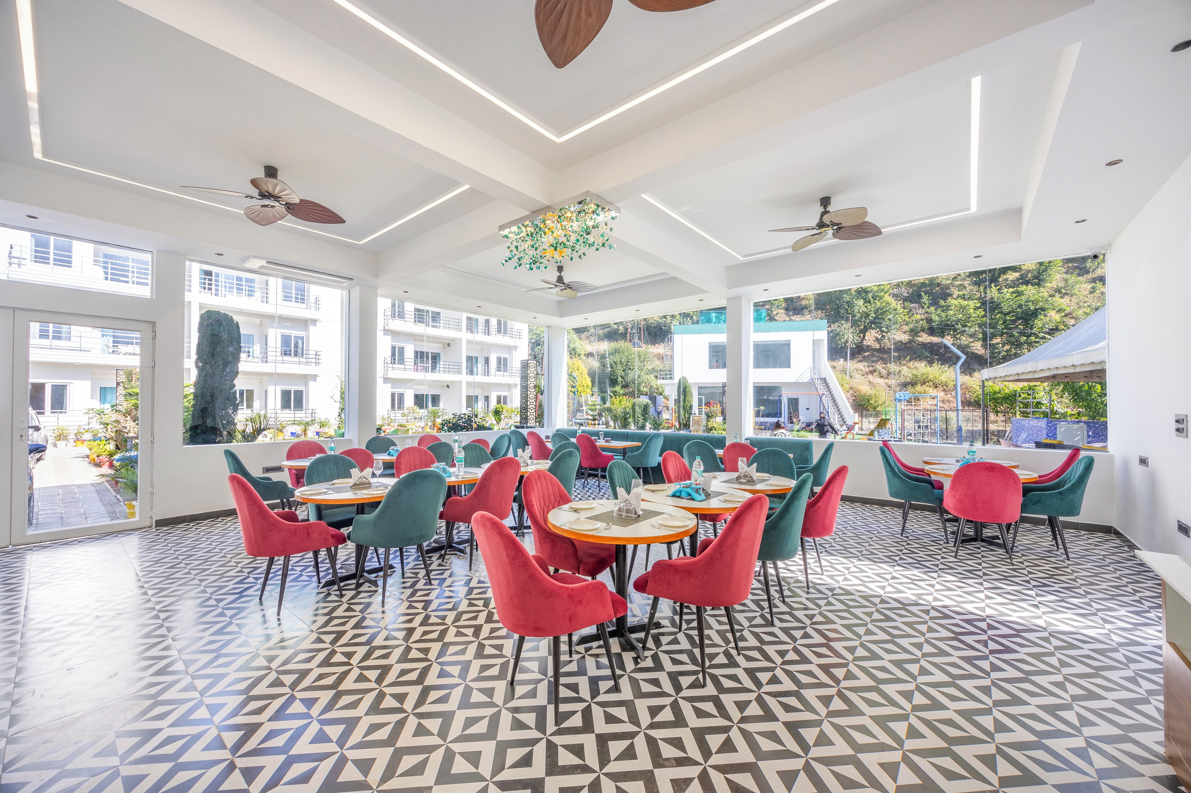 Pequeno-almoço self-service diário (450 INR por pessoa) 