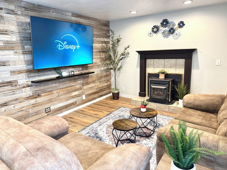 Rustic Charm, Cozy And Comfy Nearby Olympic Oval, Great Location - West Jordan