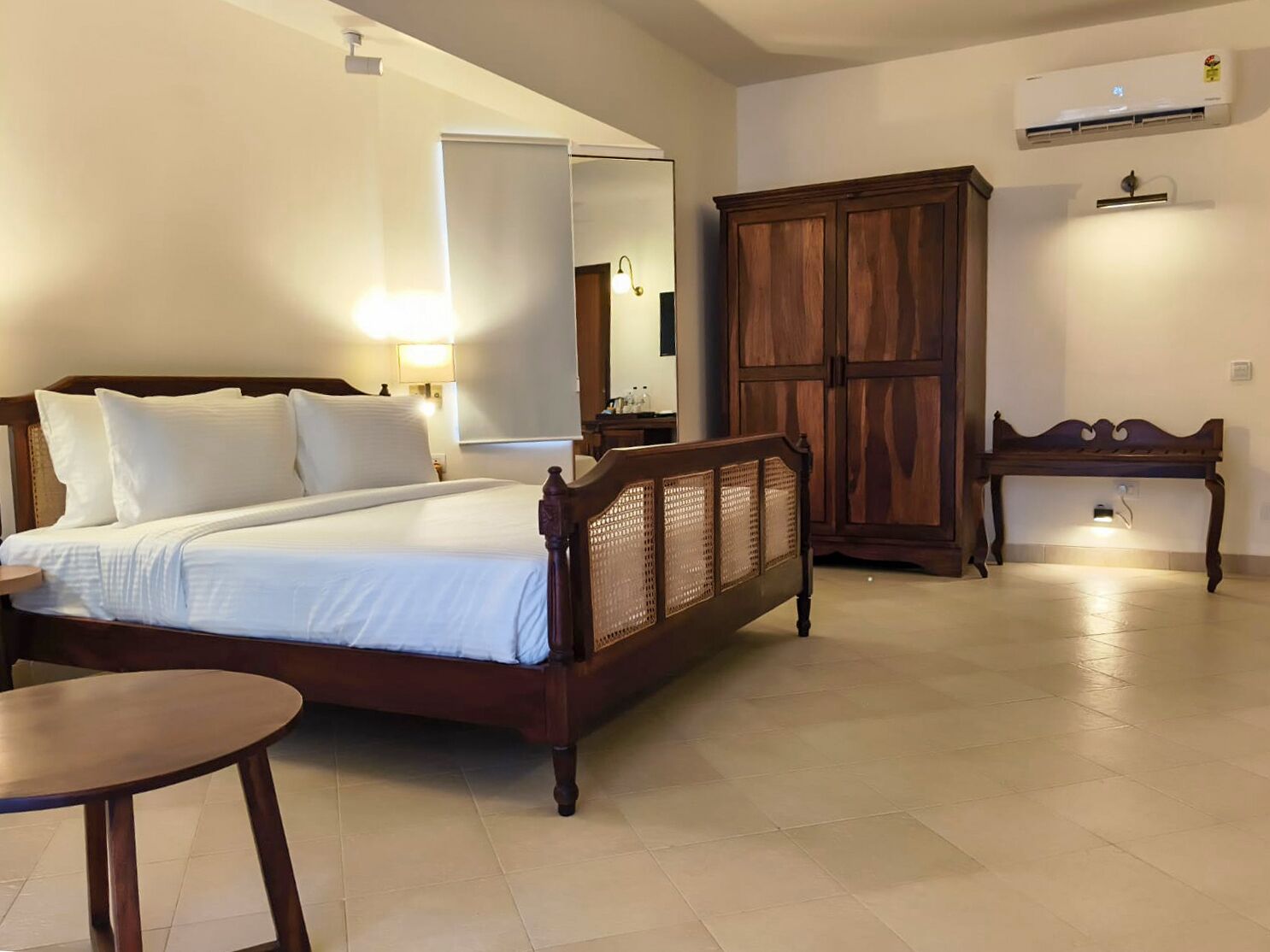 Premium Room with Balcony | Roupa de alta qualidade, cofre no quarto, com decoração personalizada 