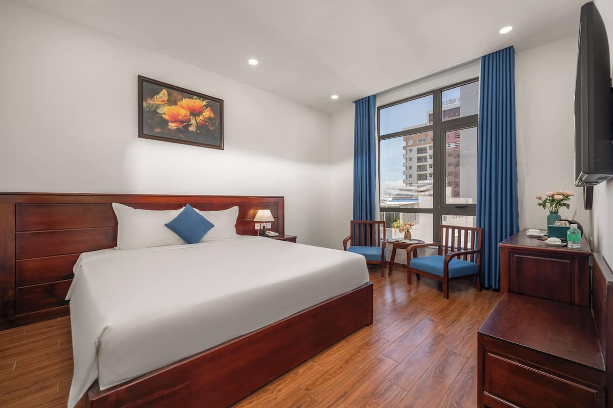 Quarto Duplo Deluxe, Vista para a cidade | 1 quarto, secretária, secretária adequada para computadores portáteis