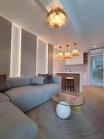 Apartamento Executivo, vista para o mar | Sala de estar | Televisor 