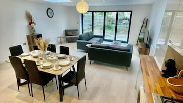 Apartamento | Área de estar | TV