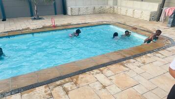 6 piscinas exteriores