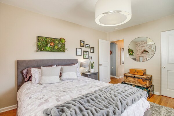 Walk To City Park: Chic Home W/ Hot Tub & Yard - Thornton, CO