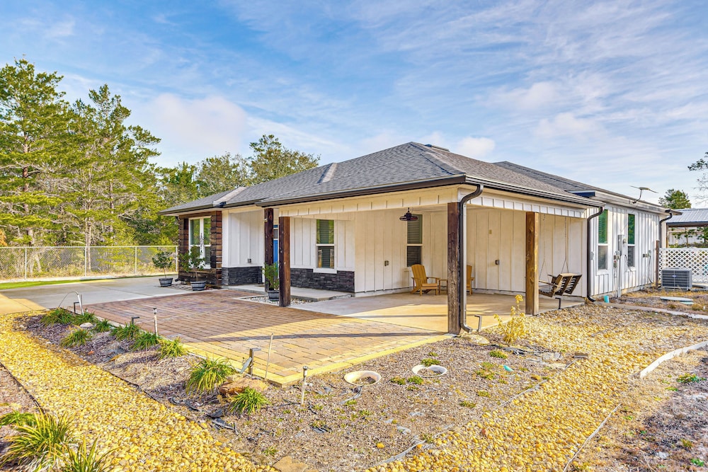 6 Mi To Navarre Beach: Spacious Family Retreat! - Navarre, FL