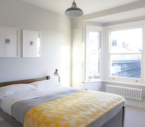 Apartamento | 2 quartos, escrivaninha, ferros/tábuas de passar roupa