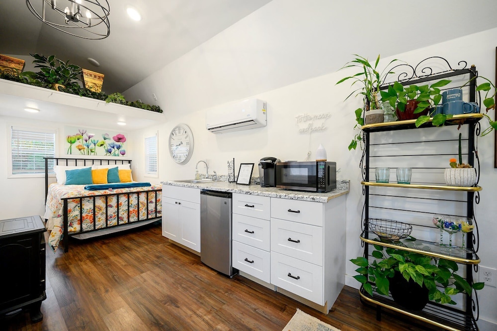 To The Moon Cozy Studio For 2 - Choctaw Casino Idabel