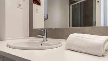 Um polibã, toalhas fornecidas