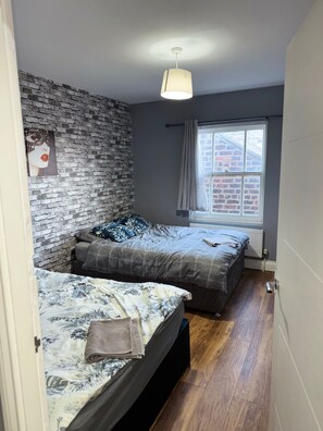 Apartamento | 4 quartos, ferros/tábuas de passar roupa, Wi-Fi de cortesia