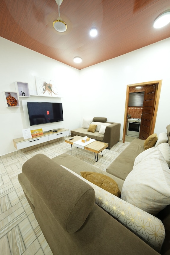 Prime Location, Ultra-central/ Osu Near Oxford St/ 2br With Ac, Wifi And Netflix - Accra