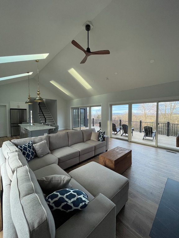 Stunning 10-acre Luxury Retreat Breathtaking Views 4br, 4ba Near Nyc & Warwick - The Dragon, Goshen