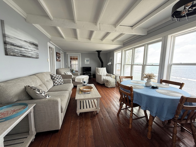 Beautiful Two-bedroom Waterfront Cottage. Unbelievable Sunsets. - New Brunswick