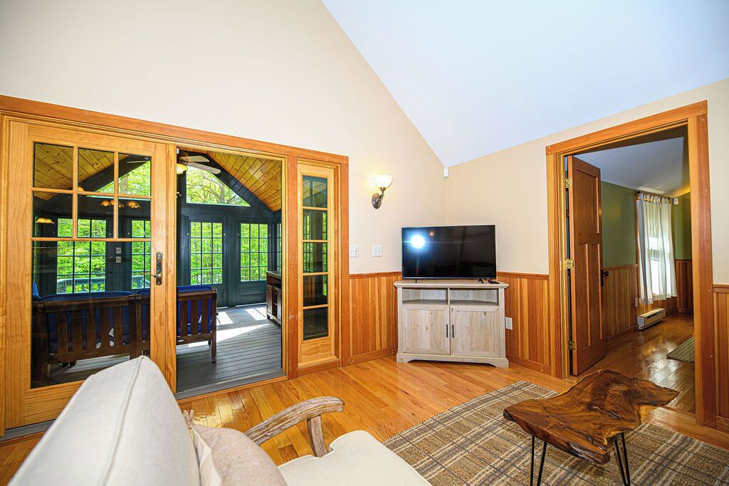 Charming Winter Cottage Near Mount Sunapee - New London, NH