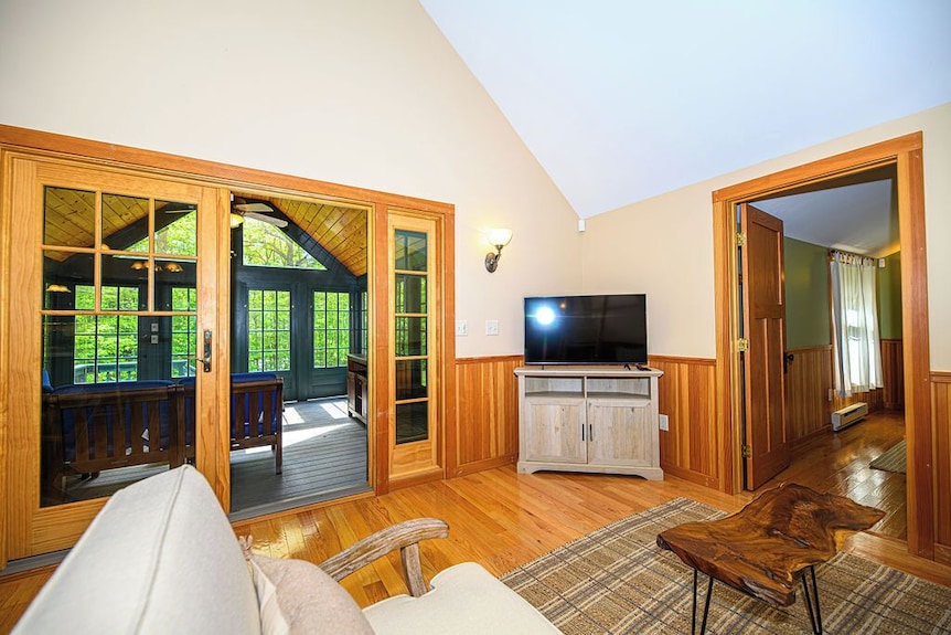 Charming Winter Cottage Near Mount Sunapee - New Hampshire