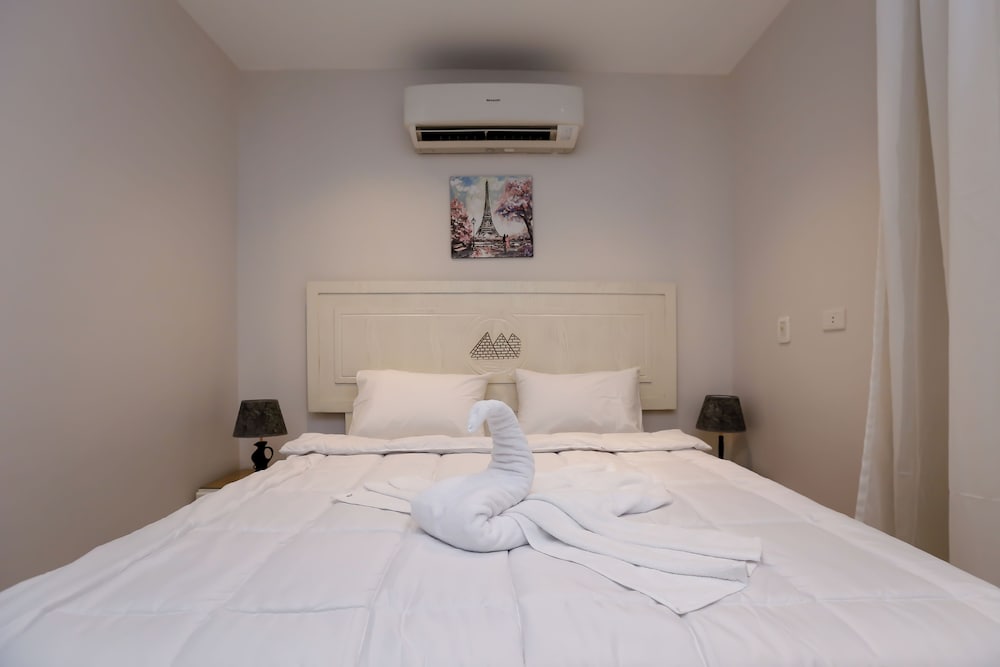 Pyramids Land Suites - Caïro