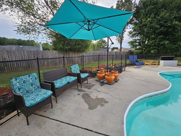 Heated Pool King Bed Jacuzzi Bath Arcade - Winston-Salem, NC