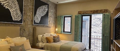 Apartamento básico | Cofres nos quartos, ferros/tábuas de passar roupa, Wi-Fi de cortesia
