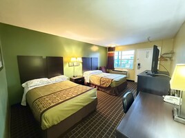 Quarto casal standard, para não fumantes | Escrivaninha, espaço de trabalho para notebook