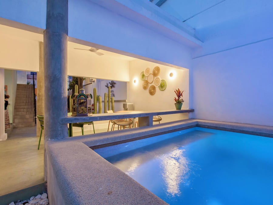 Piscina exterior, da(s) 8:00 à(s) 20:00, guarda-sóis, espreguiçadeiras