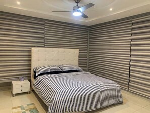 Apartamento Deluxe, varanda, Vista para a cidade | 1 quarto, secretária, secretária adequada para computadores portáteis