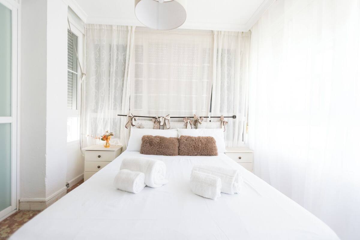 Escrivaninha, Wi-Fi de cortesia, roupa de cama