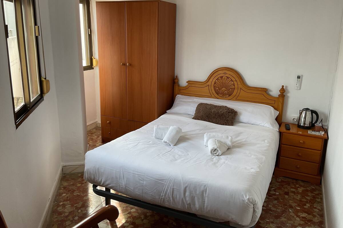 Escrivaninha, Wi-Fi de cortesia, roupa de cama