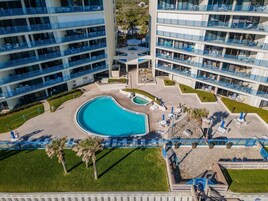 Apartamento em Condomínio Fechado, várias camas (Ebb Tide 403) | Piscina | Uma piscina aquecida 