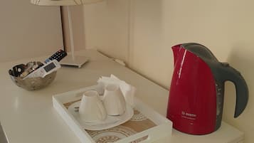 Quarto Quádruplo Familiar, varanda, vista para o jardim | Secretária, Wi-fi grátis, roupa de cama fornecida