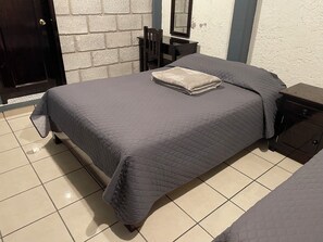 Quarto Quádruplo | Secretária, secretária adequada para computadores portáteis 