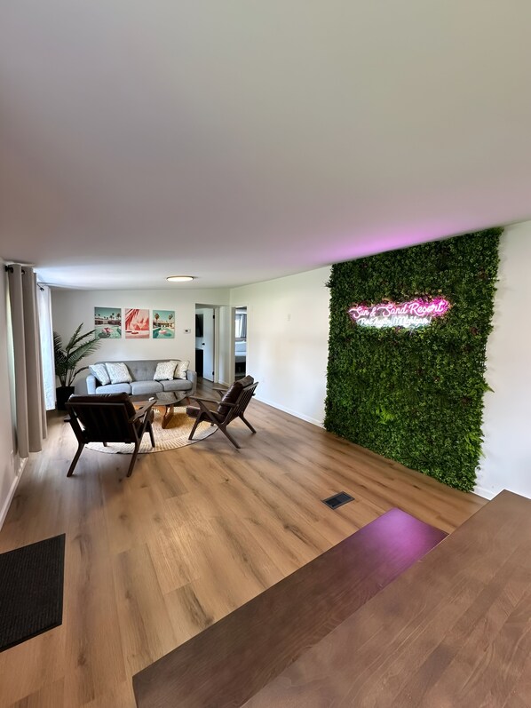 Casa, 3 quartos | Área de estar | Smart TV 40 polegadas com canais digitais