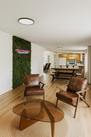 Casa, 3 quartos | Área de estar | Smart TV 40 polegadas com canais digitais