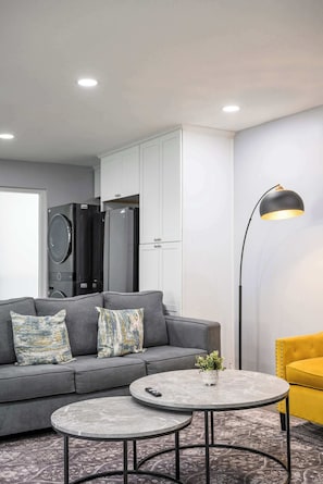 Apartamento, várias camas, varanda, vista para o jardim (Lake #6 Altadena) | Parte interna
