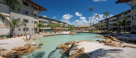 2 piscinas internas, 5 piscinas externas, guarda-sóis, espreguiçadeiras