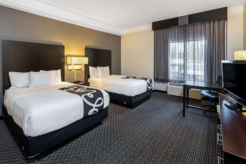 Double The Delight, La Quinta Inn - Convenient Mesa Hub For Shopping & Golf - Apache Junction, AZ