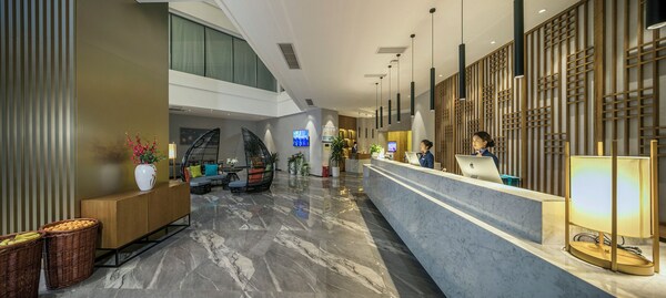 Mehood Lestie International Hotel Chongqing Yuzhong Lianglukou Metro Branch - Chongqing