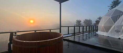 Quarto luxo, varanda coberta, vista para o vale