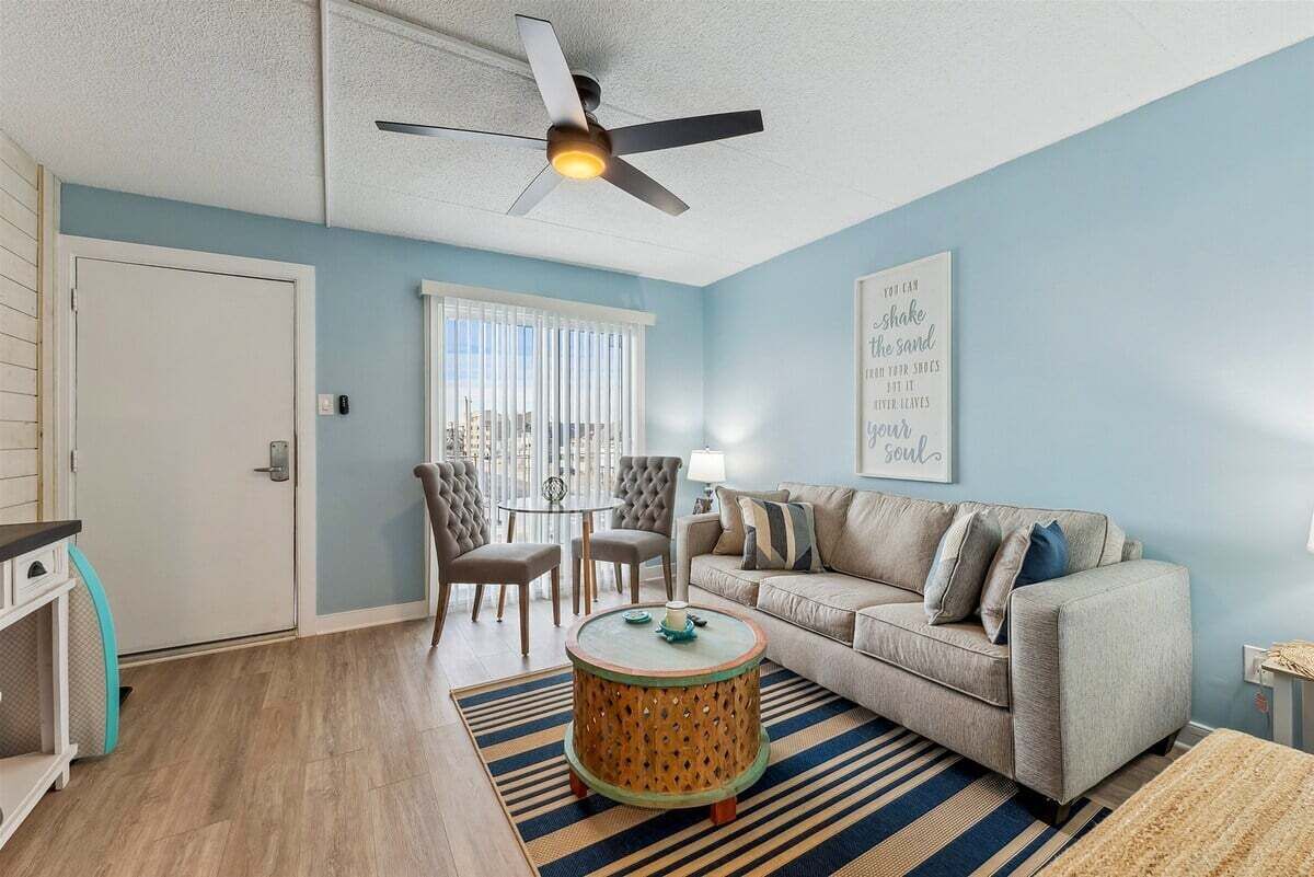 Gorgeous 1 Bedroom Condo W/ Heated Pools & Parking - New Jersey