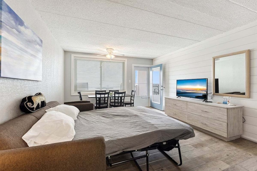 Beachfront Condo With A Heated Pool, Bbq Grills - Wildwood Crest